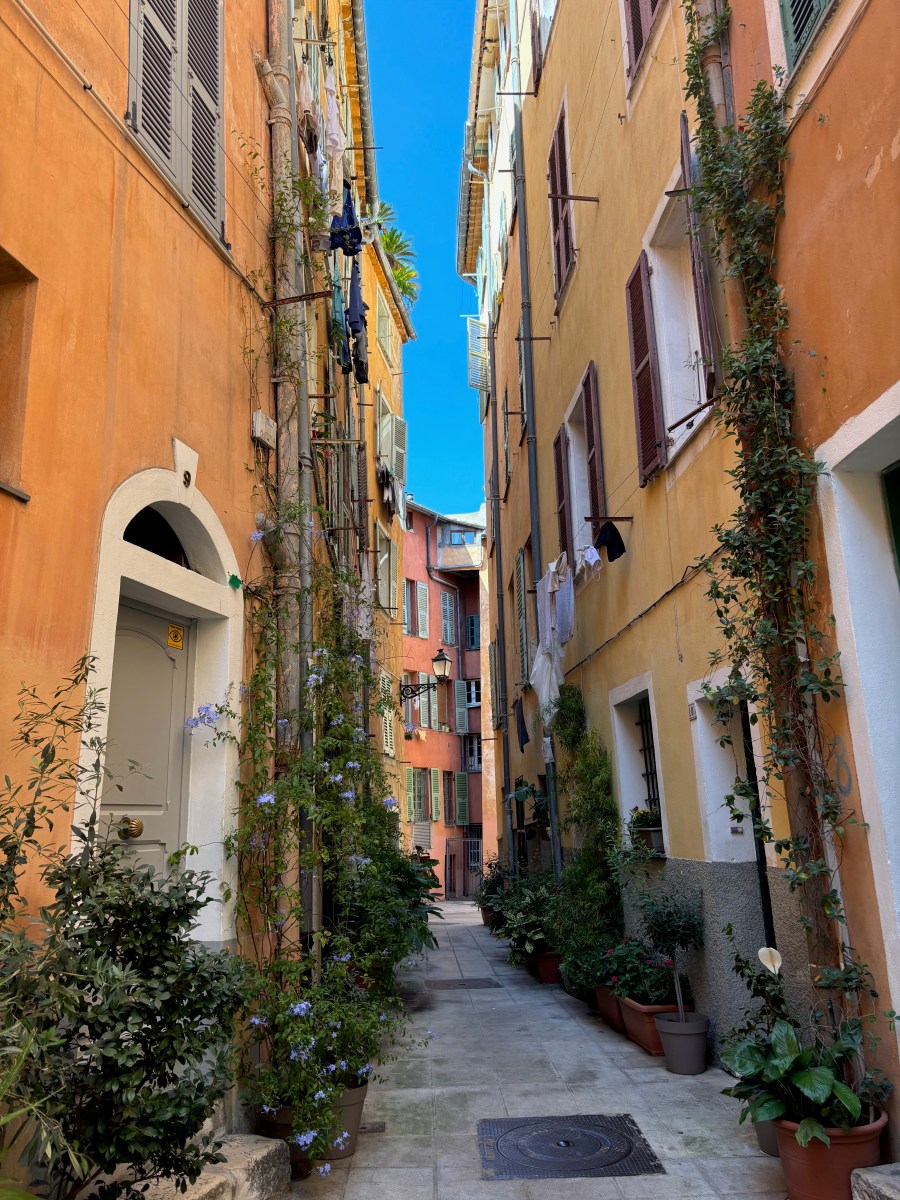 Outbriefing: September in Provence. – France. Curated.